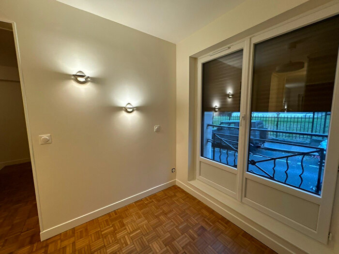 Appartement à louer - Paris e , Passy, Maison de la Radio, Muette-Sud - 2 pièces - 1 chambre