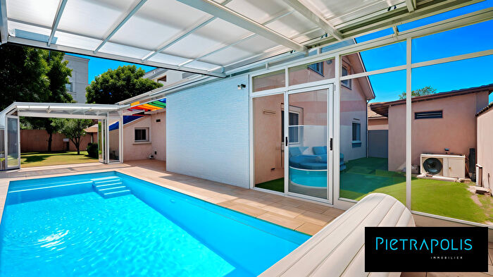 Maison à vendre - Rillieux-la-Pape, Ville nouvelle Est - 6 pièces - 5 chambres