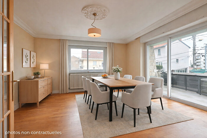 Maison à vendre - Vaulx-en-Velin - 5 pièces - 3 chambres