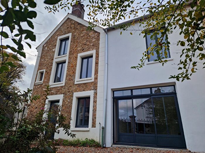 Maison à vendre - Voisins-le-Bretonneux - 9 pièces - 5 chambres