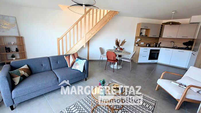 Appartement à vendre - Saint-Pierre-en-Faucigny - 4 pièces - 3 chambres
