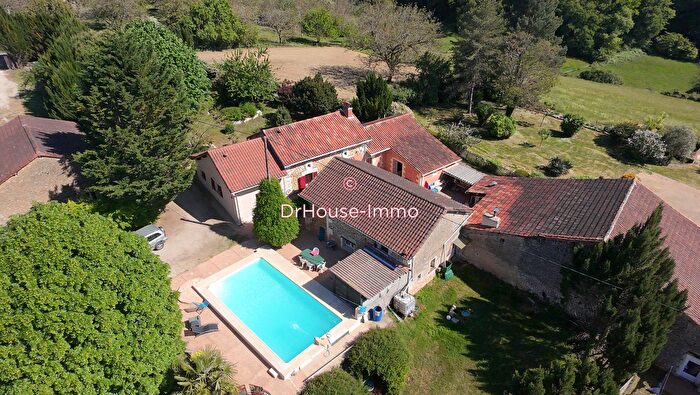 Maison 8 pièces à Eyvirat, à vendre