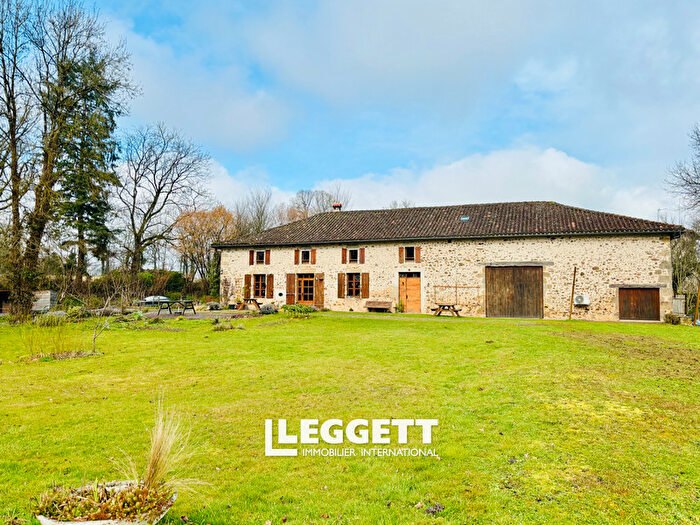 Maison à vendre - Saint-Quentin-sur-Charente - 9 pièces - 6 chambres