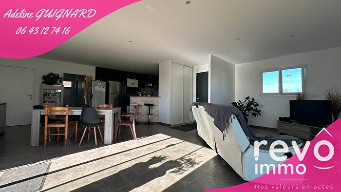 Maison à vendre - Yzernay - 5 pièces - 3 chambres