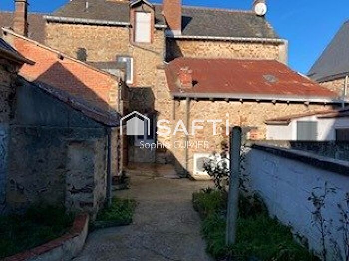 Maison 7 pièces à Brée, à vendre