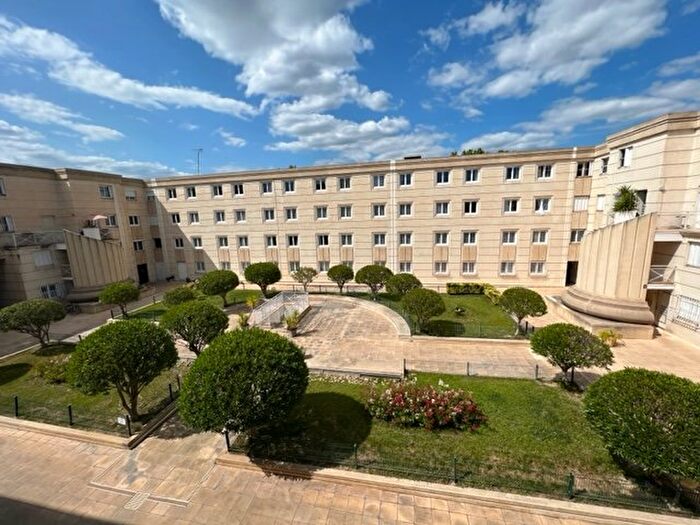 Appartement à louer - Montpellier, Antigone - 5 pièces - 4 chambres