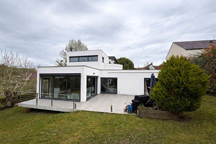 Maison à louer - Vaux-sur-Seine - 7 pièces - 4 chambres