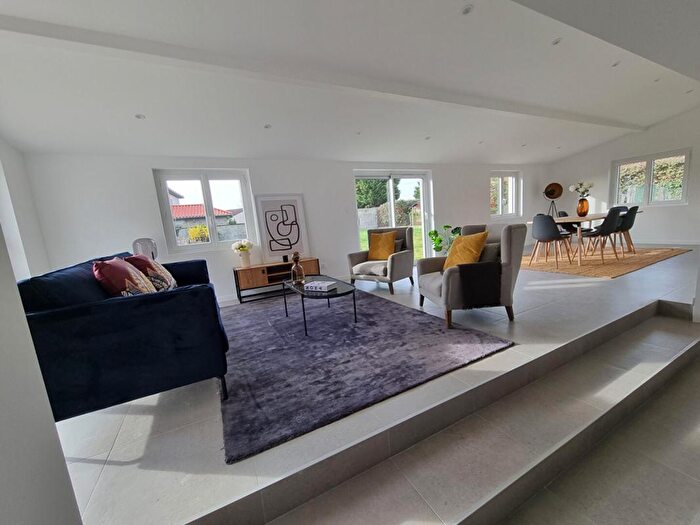 Maison 6 pièces à vendre à Les Chères
