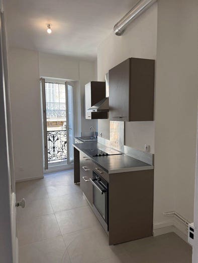 Thiers, Marseille 1er arrondissement : Appartement 4 pièces à louer
