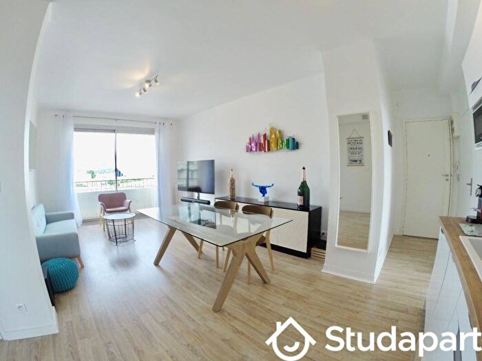 Appartement à louer - Le Rouet, Marseille ème arrondissement - 1 pièce - 1 chambre