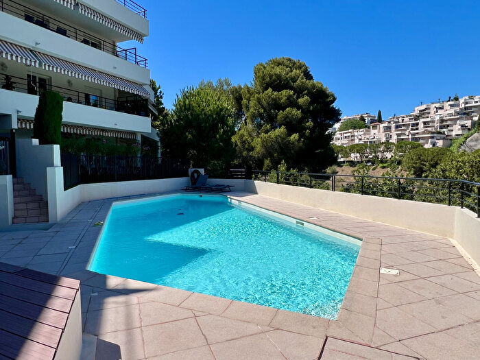 Appartement 2 pièces à Nice, Lanterne, à louer