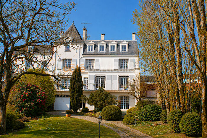 Maison 15 pièces à La Roche-sur-Yon, Pentagone, Pont-Morineau, à vendre