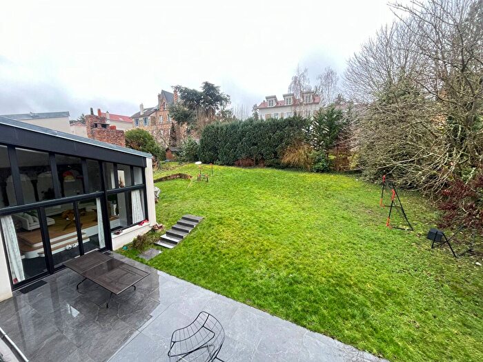 Maison à louer - Le Plateau, Louveciennes - 8 pièces - 5 chambres