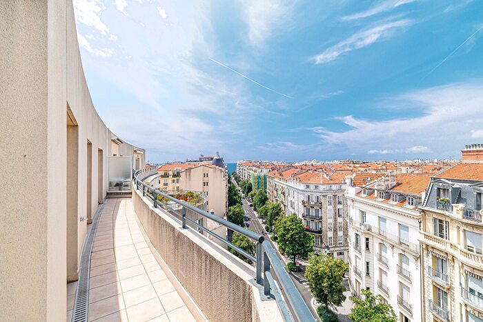 Appartement 3 pièces à Nice, Carré d'or, à vendre