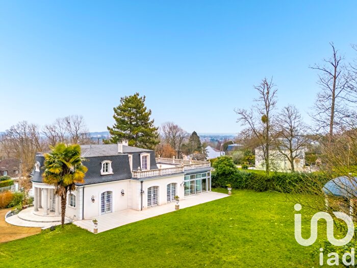 Maison à louer - Noisy-le-Grand, Nord - 9 pièces - 5 chambres