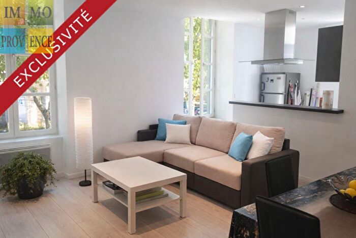 Appartement à louer - Pertuis, Centre-ville, Fours à Chaux, Claret - 3 pièces - 1 chambre