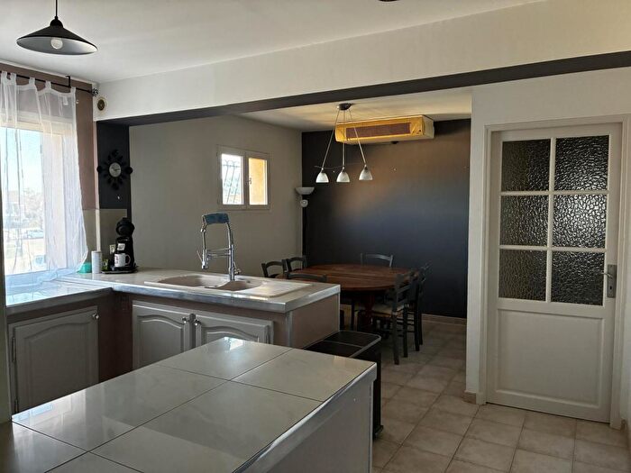 Beaucaire, Centre-ville : Appartement 3 pièces à vendre