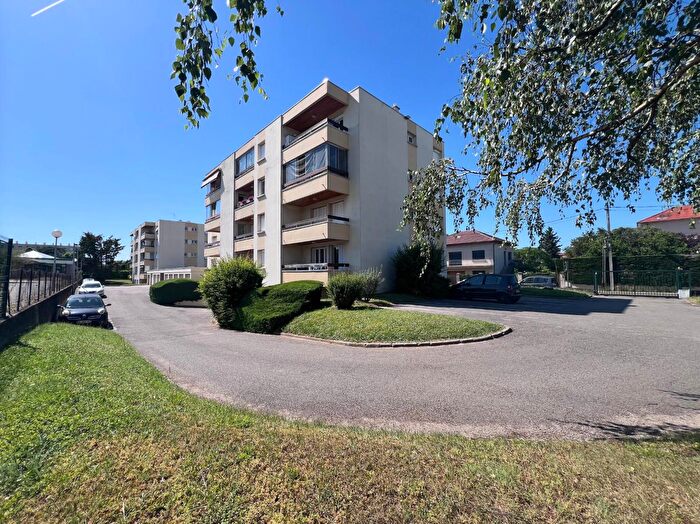 Décines-Charpieu, Centre-ville : Appartement 3 pièces à vendre