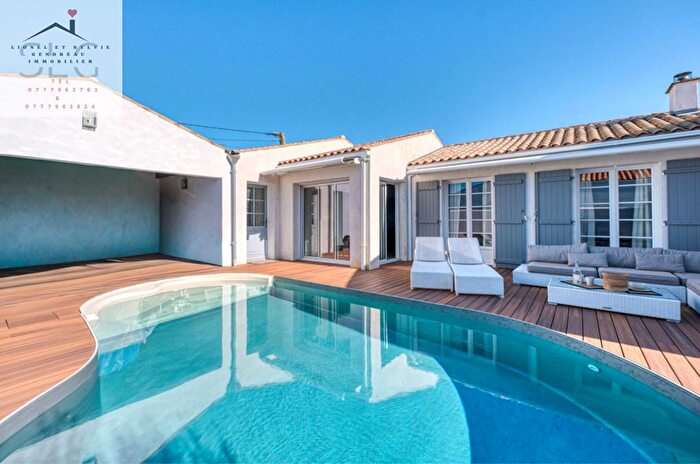 Maison 8 pièces à Le Château-d'Oléron, à vendre