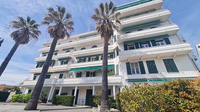 Appartement 1 pièce à louer - Antibes, Antibes-les-Pins, Trianon, Le Fournel, Peyregoue