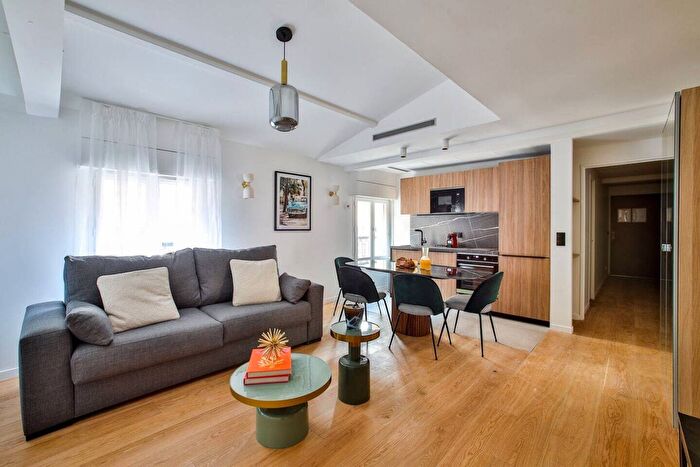 Appartement à louer - Elysées-Madeleine, Paris ème arrondissement - 2 pièces - 1 chambre