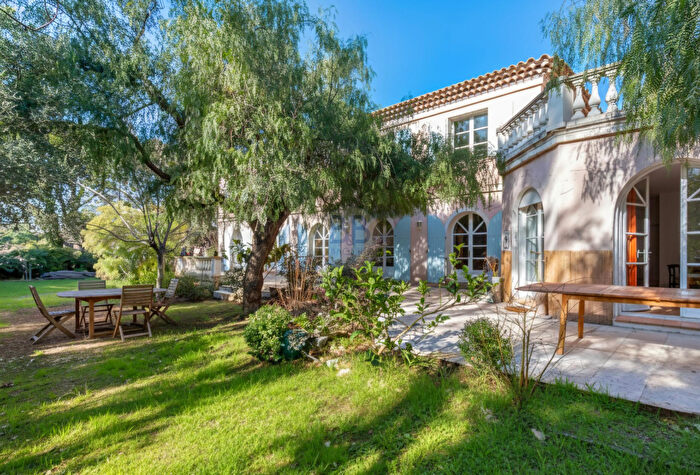 Maison à vendre - Saint-Raphaël - 8 pièces - 4 chambres