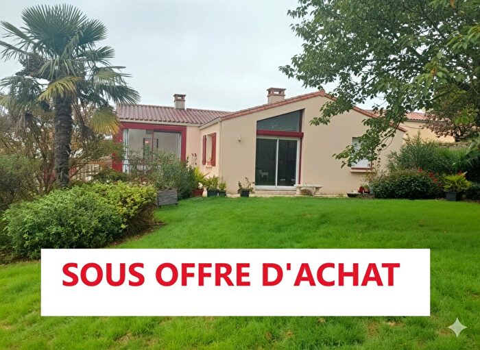 Maison à vendre - Mortagne-sur-Sèvre - 5 pièces - 3 chambres