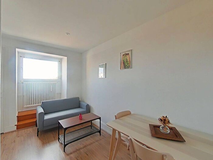 Appartement 2 pièces à Saint-Étienne, à louer