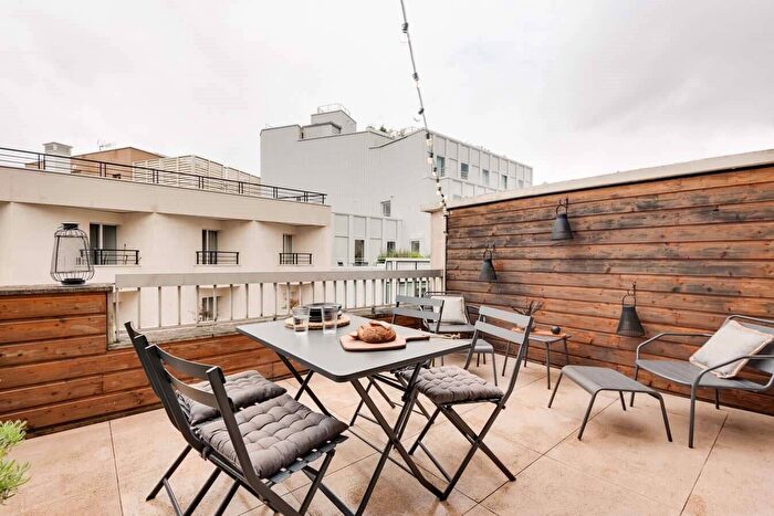 Appartement à louer - Porte Dauphine, Paris ème arrondissement - 2 pièces - 2 chambres