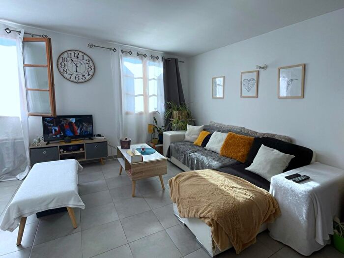 Appartement à vendre - Saint-Mitre-les-Remparts - 2 pièces - 1 chambre