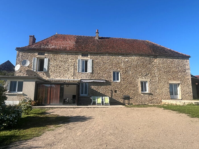 Maison à vendre - Moutiers-Saint-Jean - 7 pièces - 5 chambres