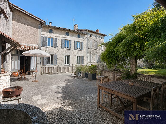 Barbezieux-Saint-Hilaire - Maison 13 pièces à vendre