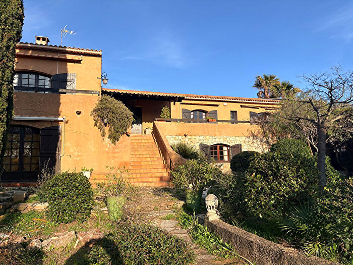 Maison à vendre - Bandol - 8 pièces - 5 chambres