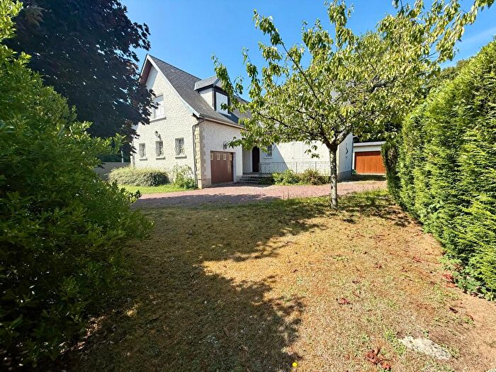 Maison à vendre - Saint-Pryvé-Saint-Mesmin - 7 pièces - 6 chambres