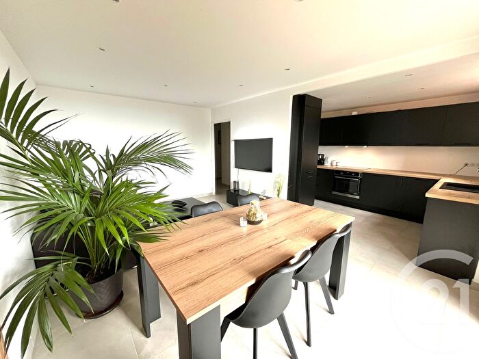 Appartement à louer - Grasse, Magagnosc, Saint-Mathieu - 4 pièces - 3 chambres