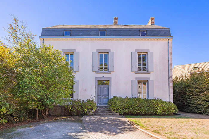 Nesmy - Maison 9 pièces à vendre