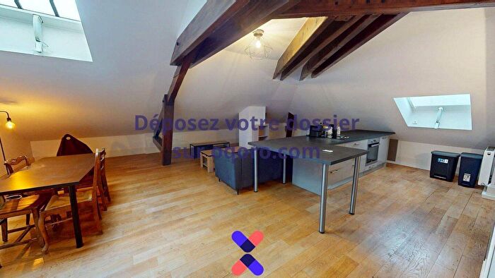 Appartement à louer - Vieil Angoulême-Centre Ville - 3 pièces - 2 chambres