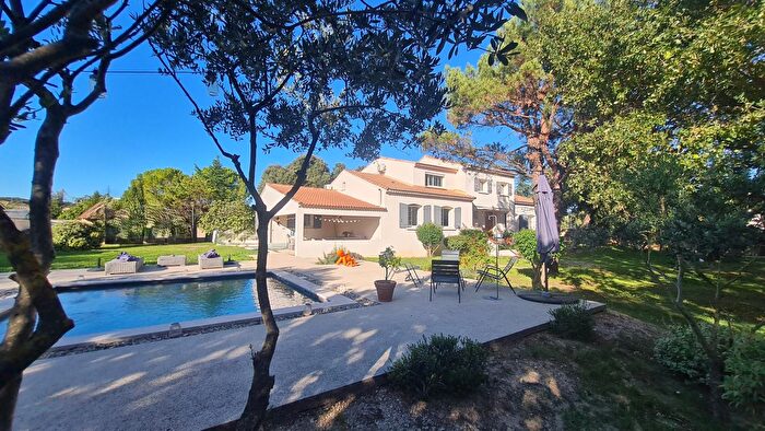 Maison à vendre - Rochefort-du-Gard - 8 pièces - 5 chambres