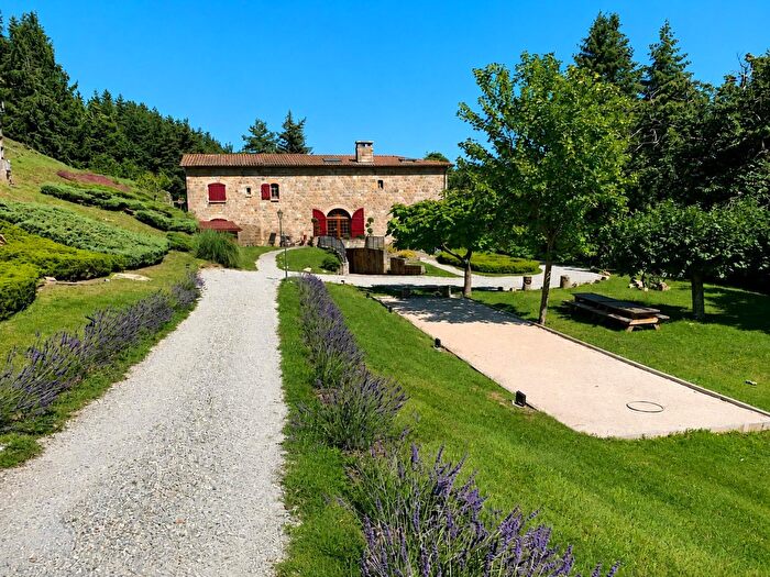 Saint-Apollinaire-de-Rias : Maison 17 pièces à vendre