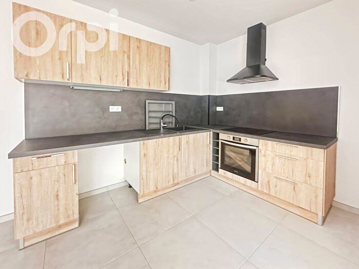 Appartement 3 pièces à Centre Ville, Aubenas, à louer