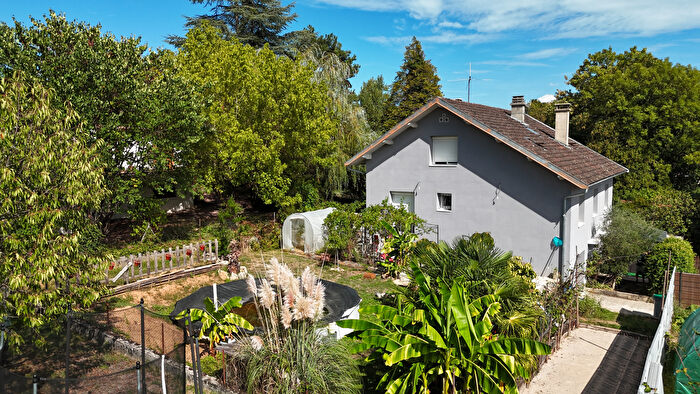 Maison 9 pièces à Neuville-sur-Ain, à vendre