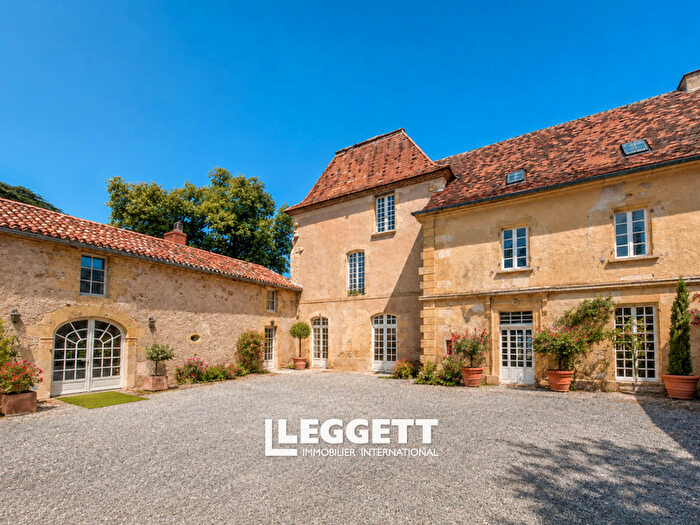 Saint-Germain-et-Mons : Maison 18 pièces à vendre