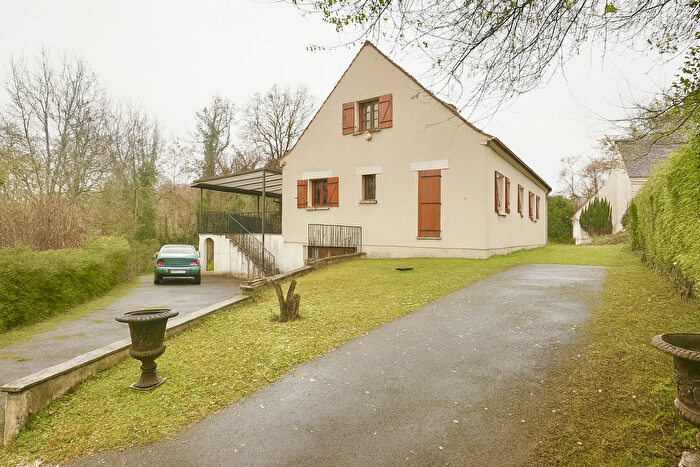 Maison à vendre - Verneuil-en-Halatte - 8 pièces - 4 chambres