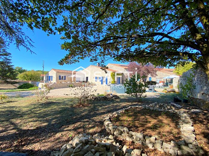Maison 7 pièces à vendre à Villefagnan