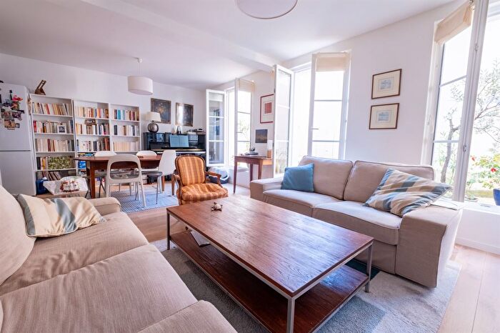 Appartement à vendre - Paris e  - 5 pièces - 4 chambres