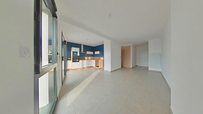 Appartement à louer - Saint-Genest-Lerpt - 3 pièces - 2 chambres