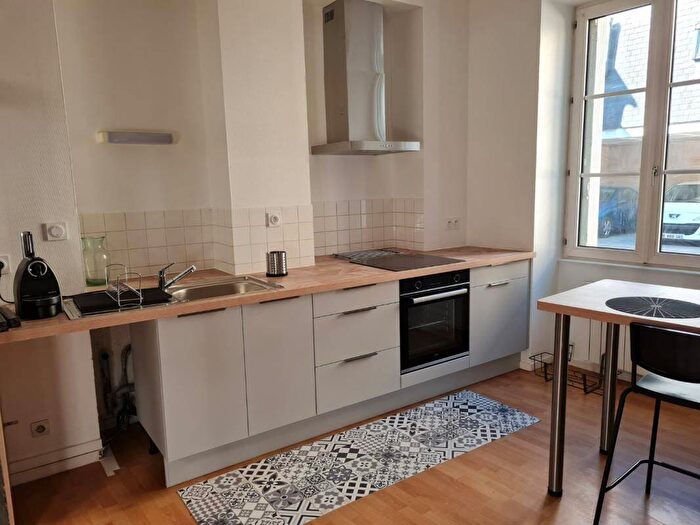 Centre Ville-Les Marins, Châteauroux : Maison 2 pièces à louer