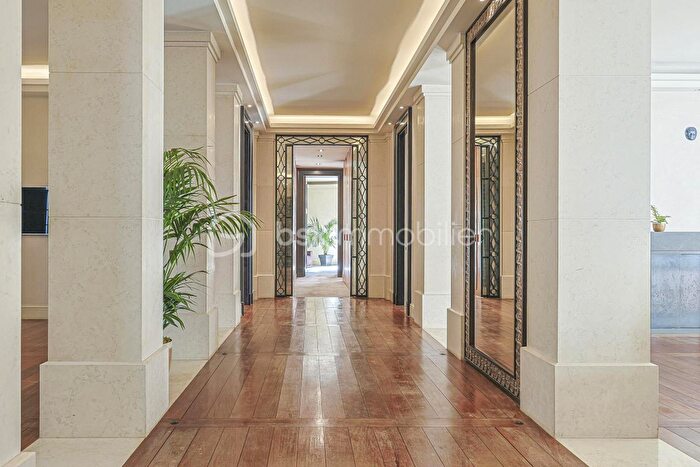 Appartement à vendre - Paris e , Courcelles, Wagram - 6 pièces - 3 chambres