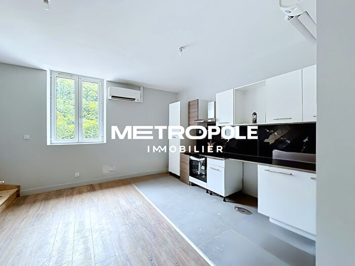 Appartement 4 pièces à louer à Tenay