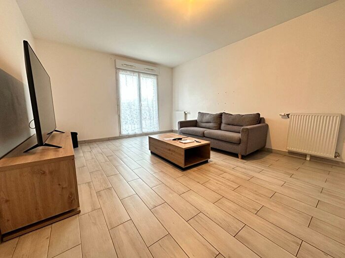 Appartement à louer - Petit Dammarie-Croix Saint Jacques, Dammarie-les-Lys - 3 pièces - 2 chambres